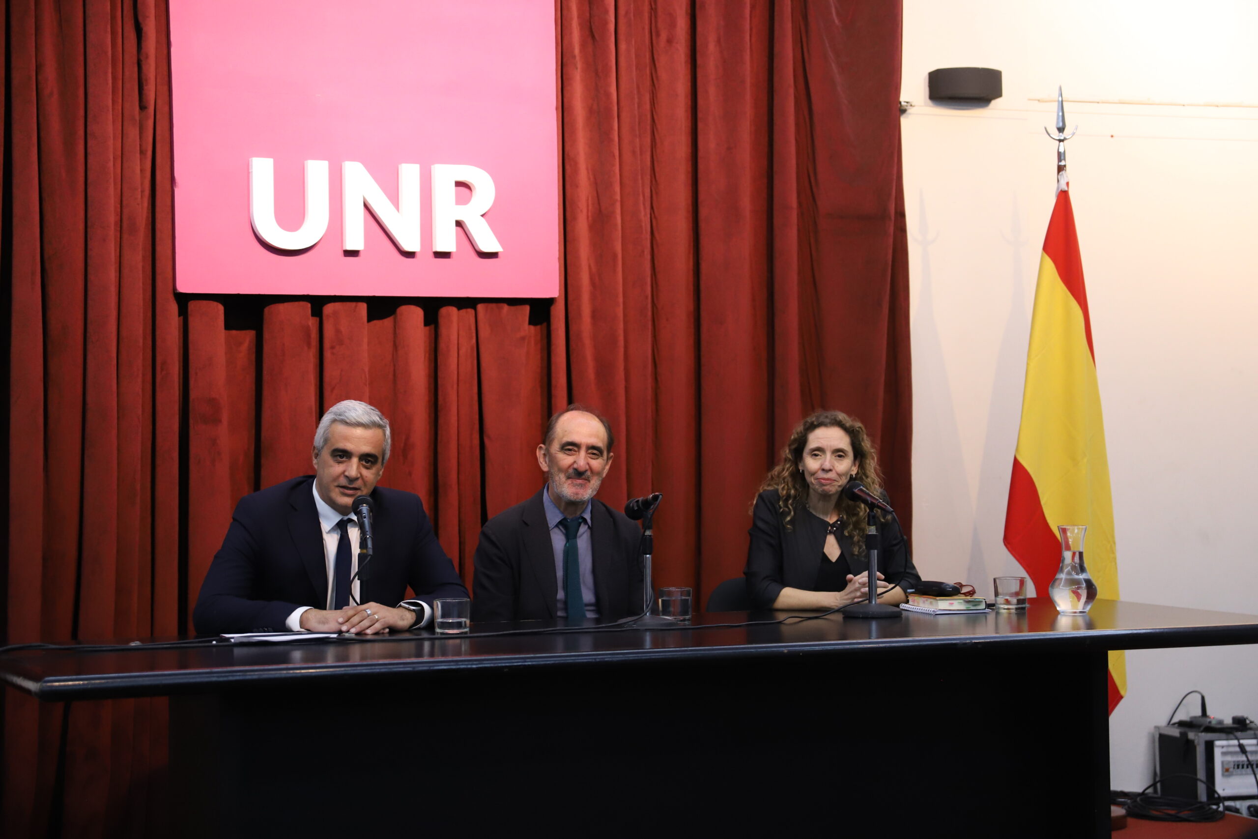 Daniel Innerarity recibió la máxima distinción de la UNR - Facultad de ...