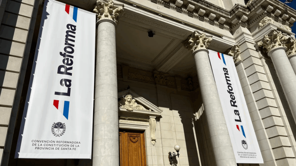 Santa Fe tiene nueva Constitución - Facultad de Ciencia Política y RRII ...